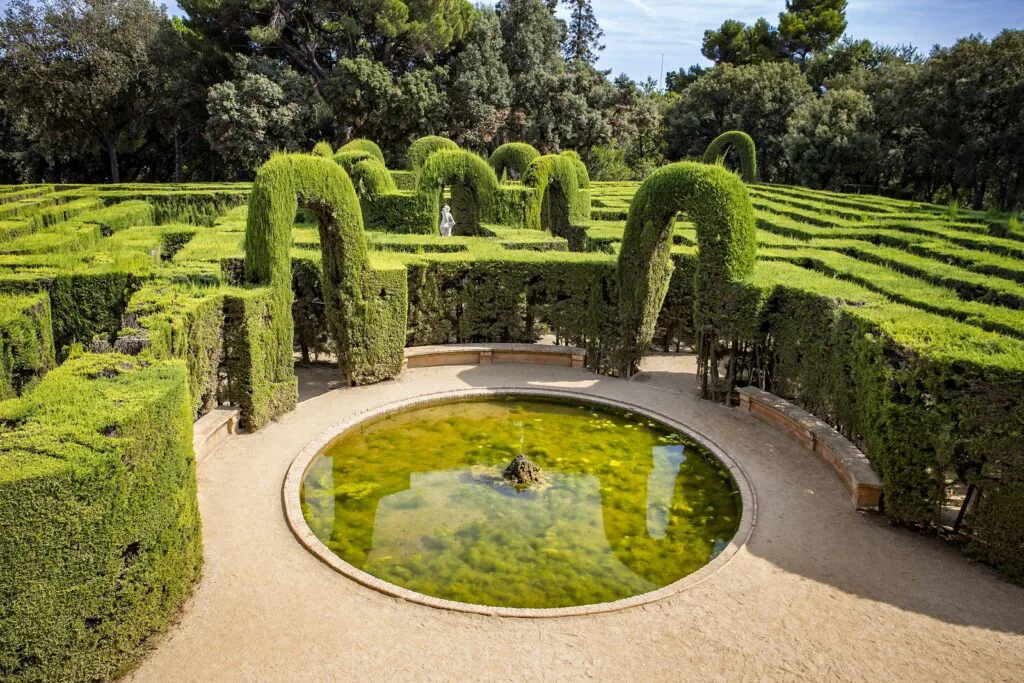 M2 Lux - Walk through the Horta Labyrinth Park in Barcelona.